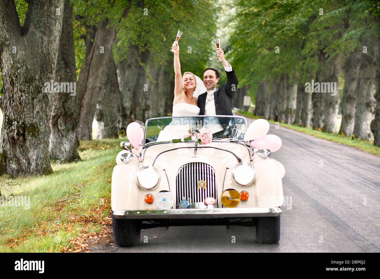 Just married car hi-res stock photography and images - Alamy