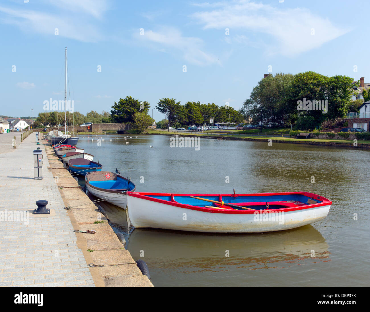 Brightly coloured canal boats hi-res stock photography and images - Alamy