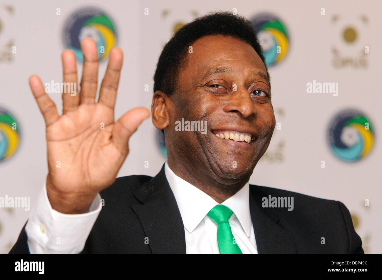 Pele Pele and Eric Cantona Host the announcement of the official New ...