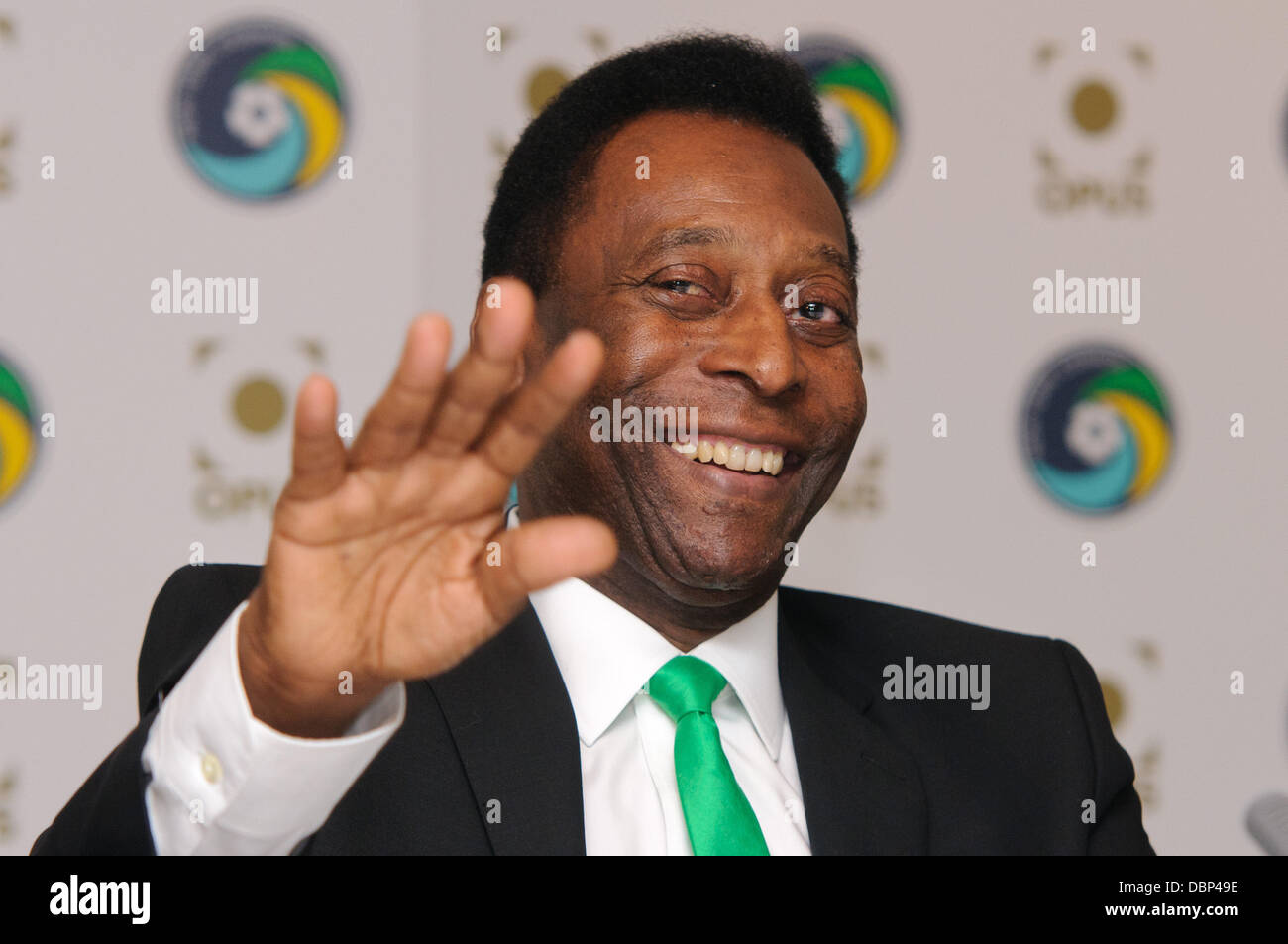 Pele Pele and Eric Cantona Host the announcement of the official New ...