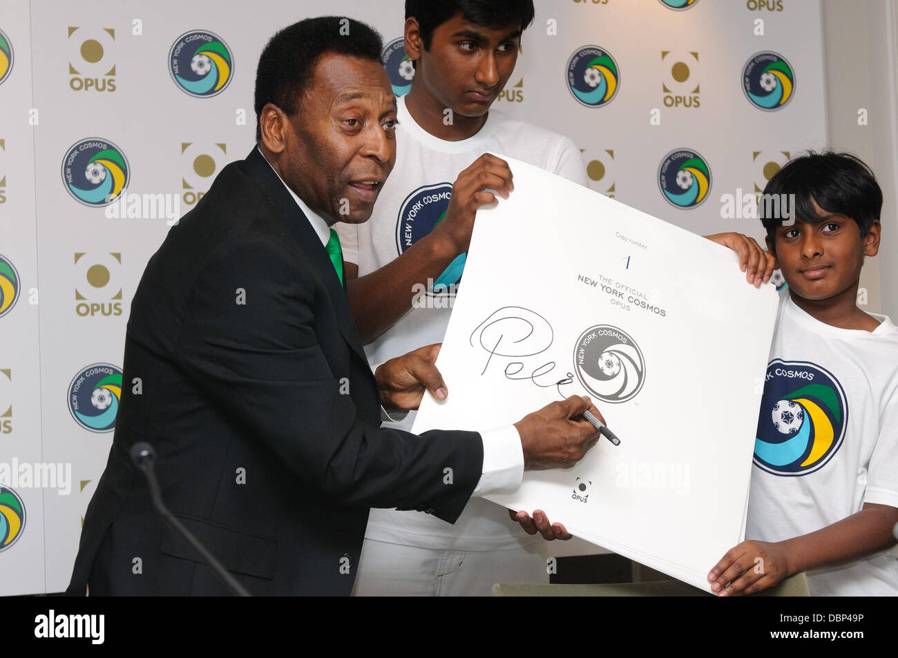 Pele Pele and Eric Cantona Host the announcement of the official New ...