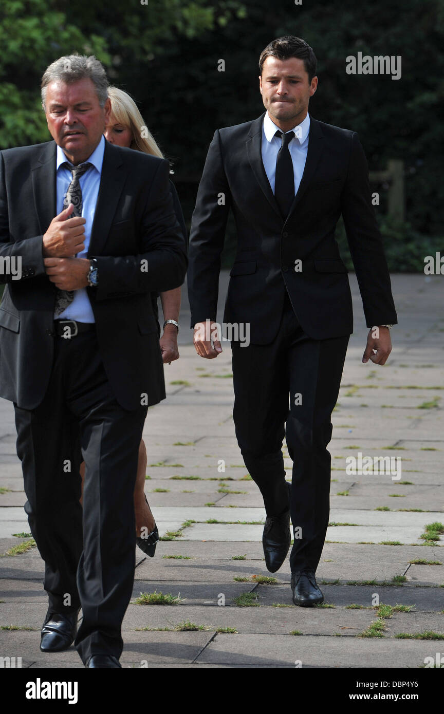 Mark Wright appears at Redbridge Magistrates Court with his mother ...
