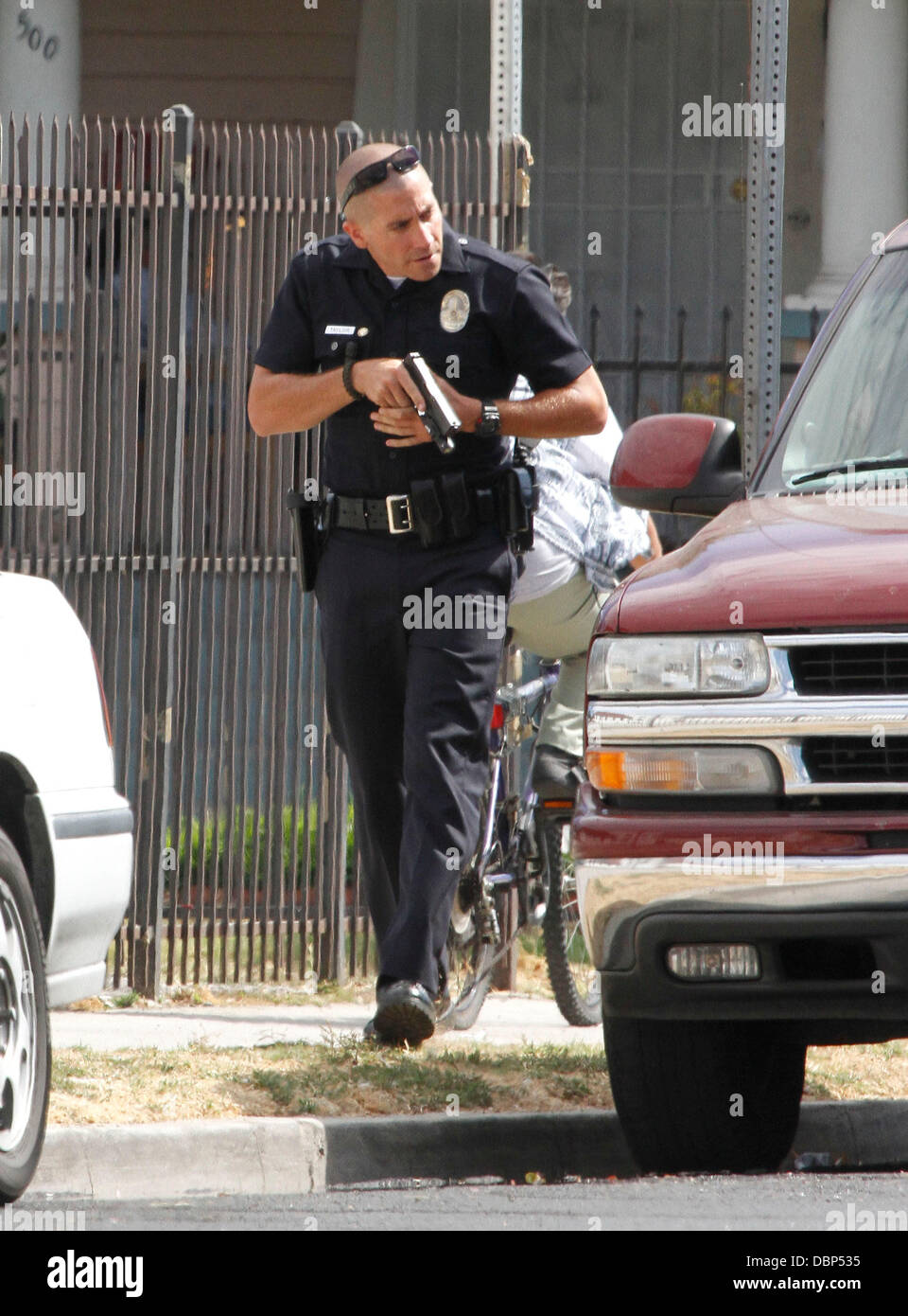 Hollywood heart-throb Jake Gyllenhaal dons a policeman's uniform for ...