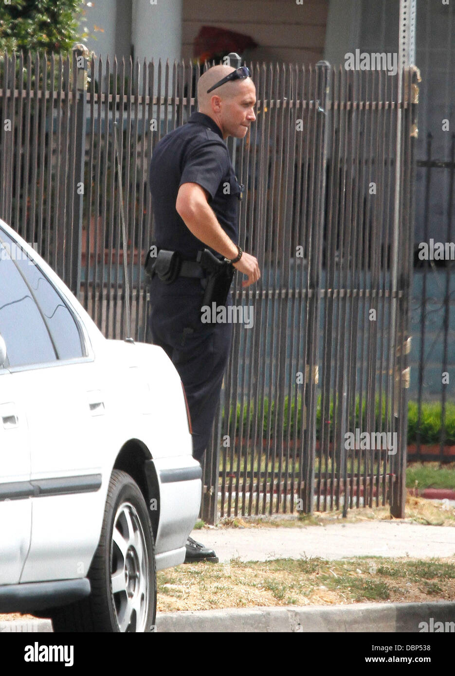 Hollywood heart-throb Jake Gyllenhaal dons a policeman's uniform for ...