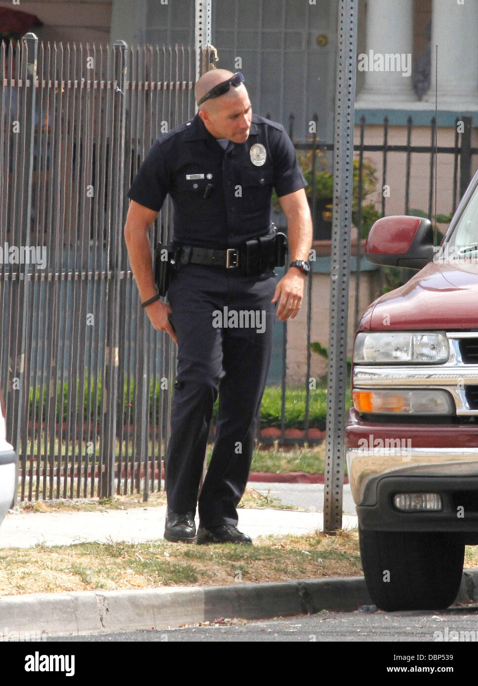 Hollywood heart-throb Jake Gyllenhaal dons a policeman's uniform for ...