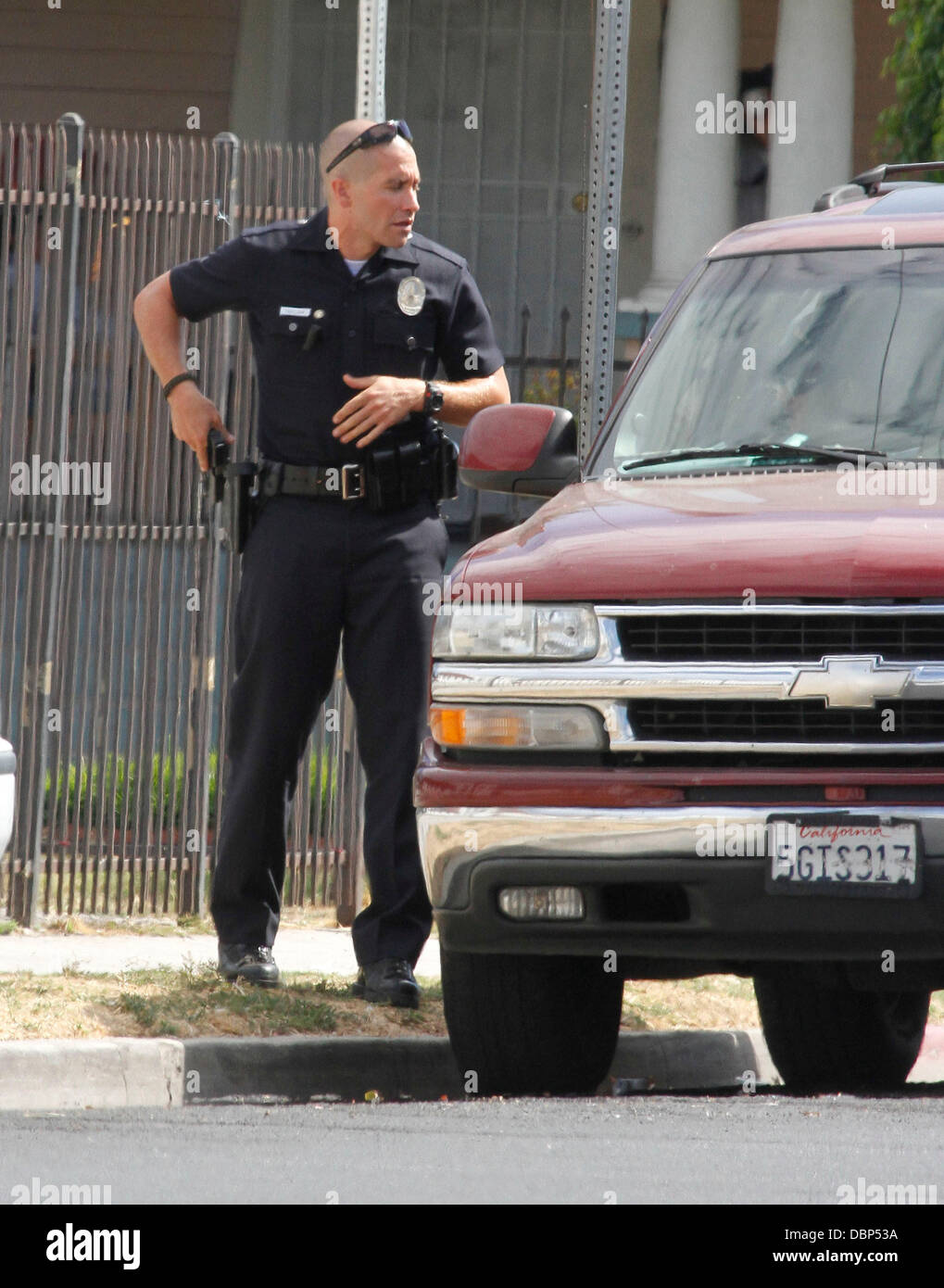 Hollywood heart-throb Jake Gyllenhaal dons a policeman's uniform for ...
