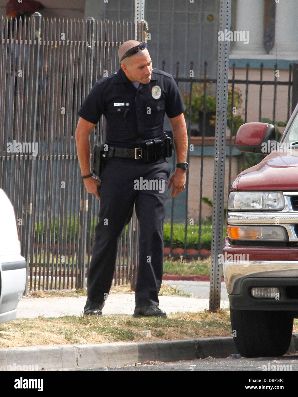 Hollywood heart-throb Jake Gyllenhaal dons a policeman's uniform for ...