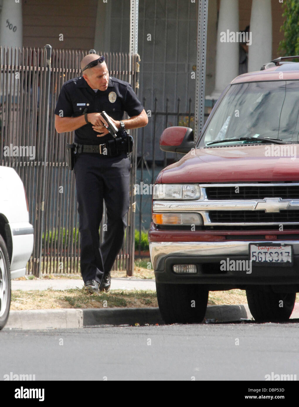 Hollywood heart-throb Jake Gyllenhaal dons a policeman's uniform for ...