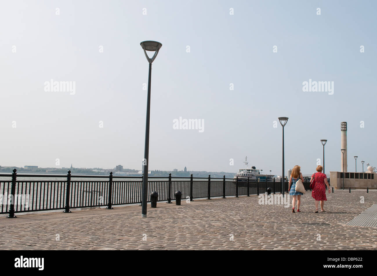 River mersey promenade hi-res stock photography and images - Alamy