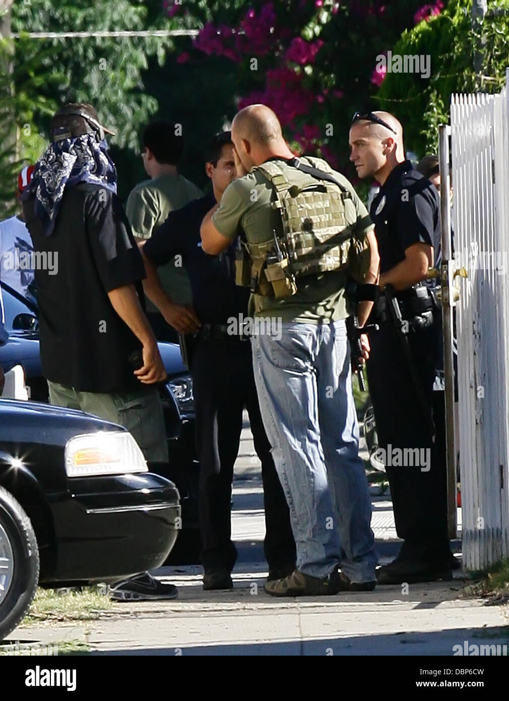 Hollywood heart-throb Jake Gyllenhaal dons a policeman's uniform for ...