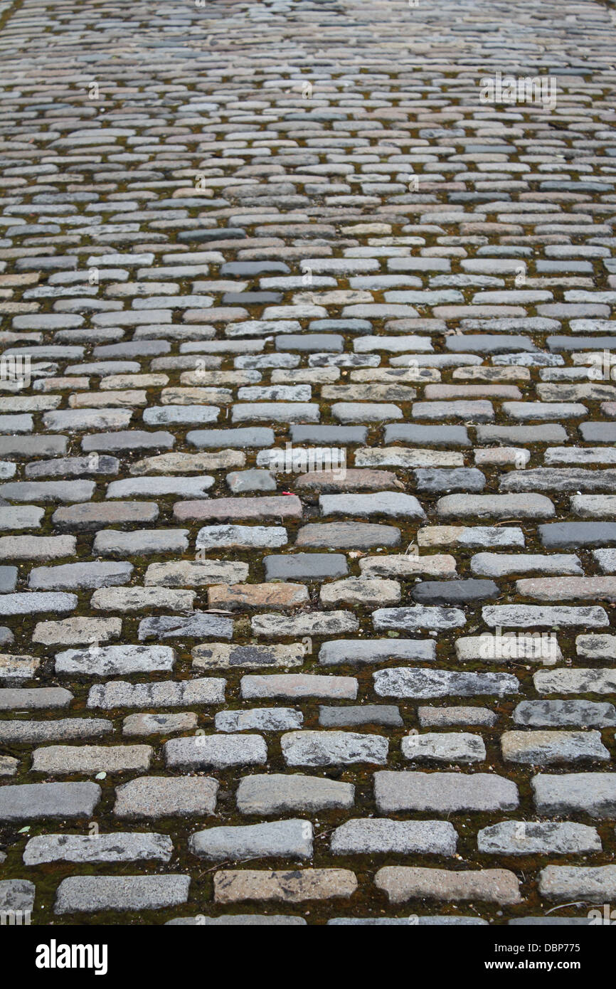 Cobbled street england hi-res stock photography and images - Alamy