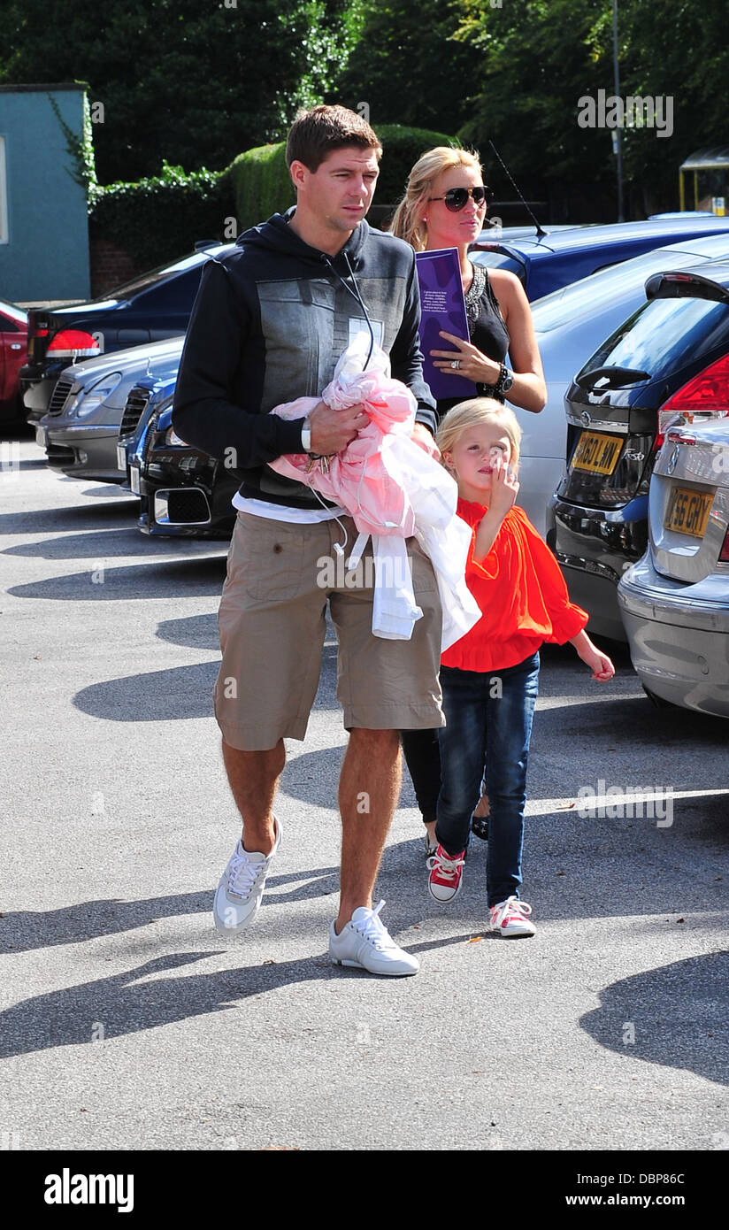 Steven Gerrard with his children and wife Alex Gerrard, née Alex Curran ...