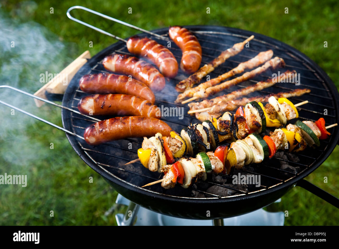 Bbq barbecue barbecuing hi-res stock photography and images - Alamy