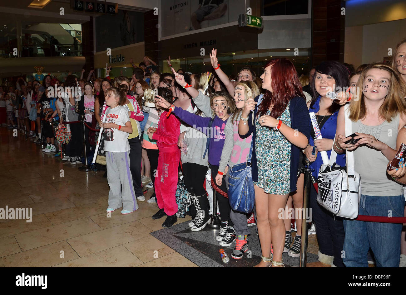 Atmosphere Jedward launch their new album 'Victory' at HMV Dundrum Many ...