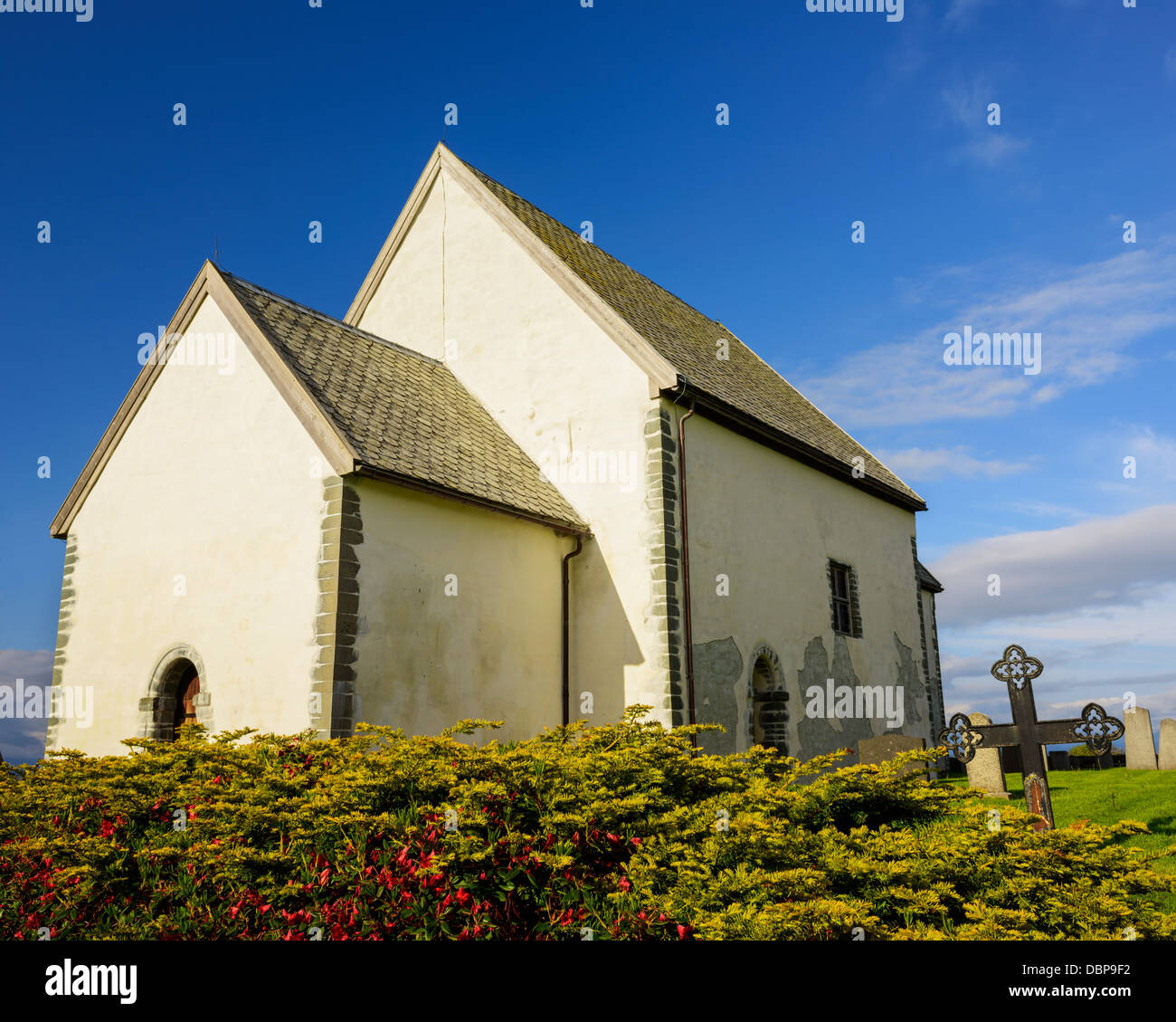 Medieval churchyard cross hi-res stock photography and images - Alamy