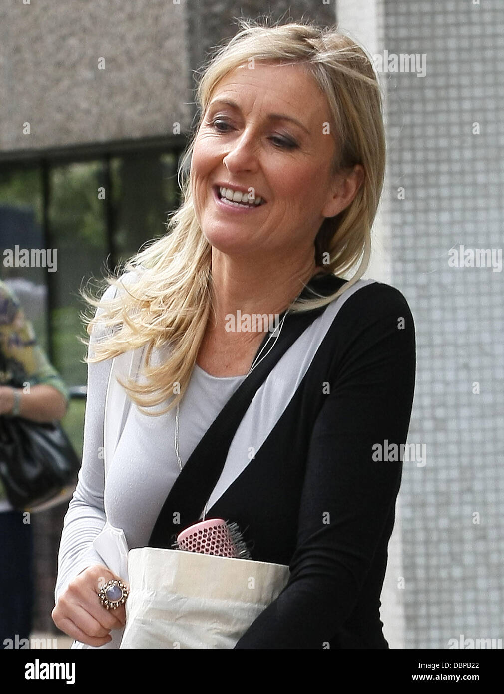 Fiona phillips outside the itv studios london hi-res stock photography ...