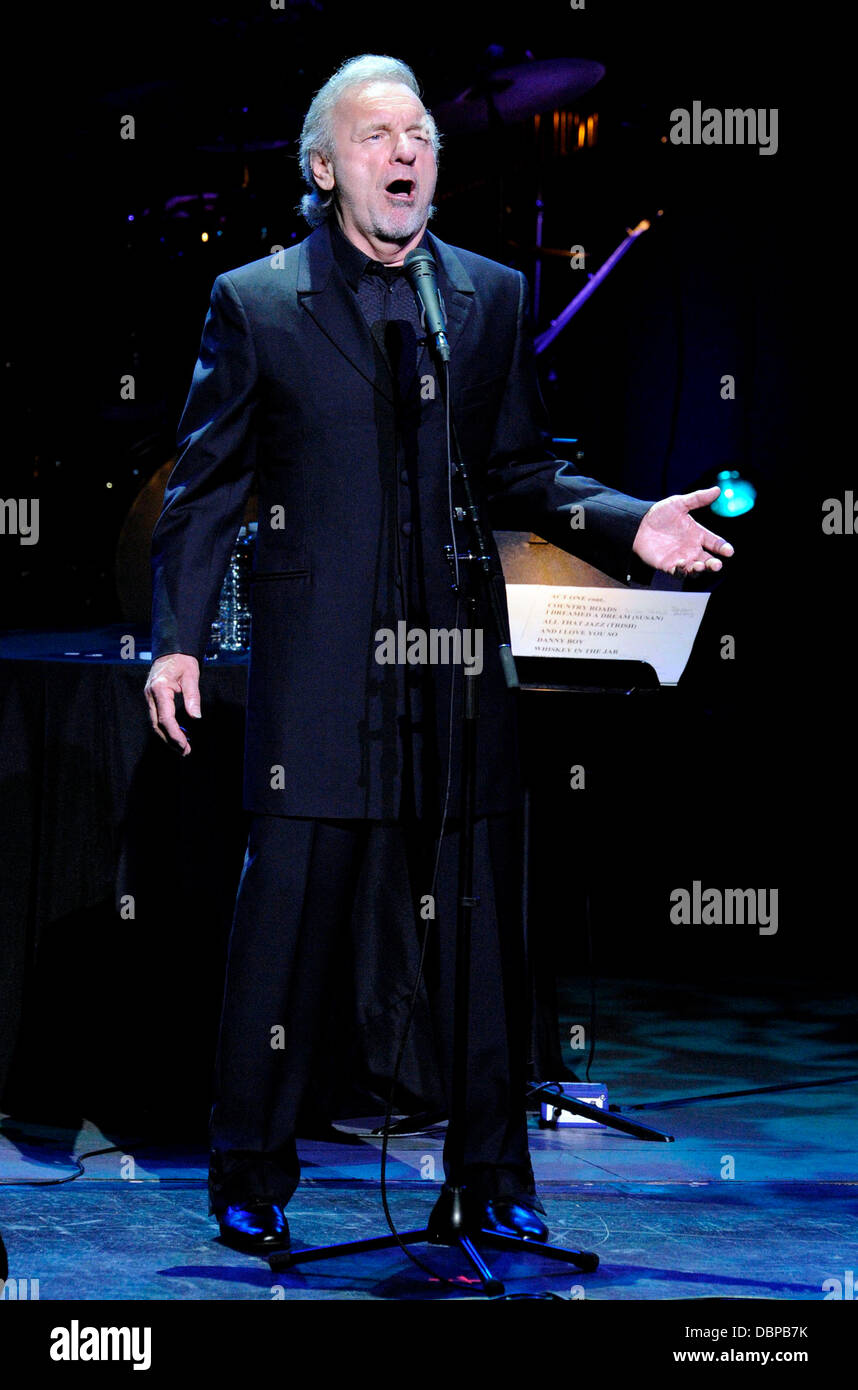 Colm wilkinson hi-res stock photography and images - Alamy