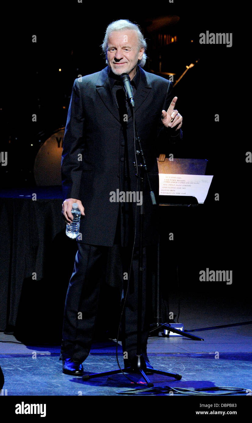 Four seasons centre toronto hi-res stock photography and images - Alamy