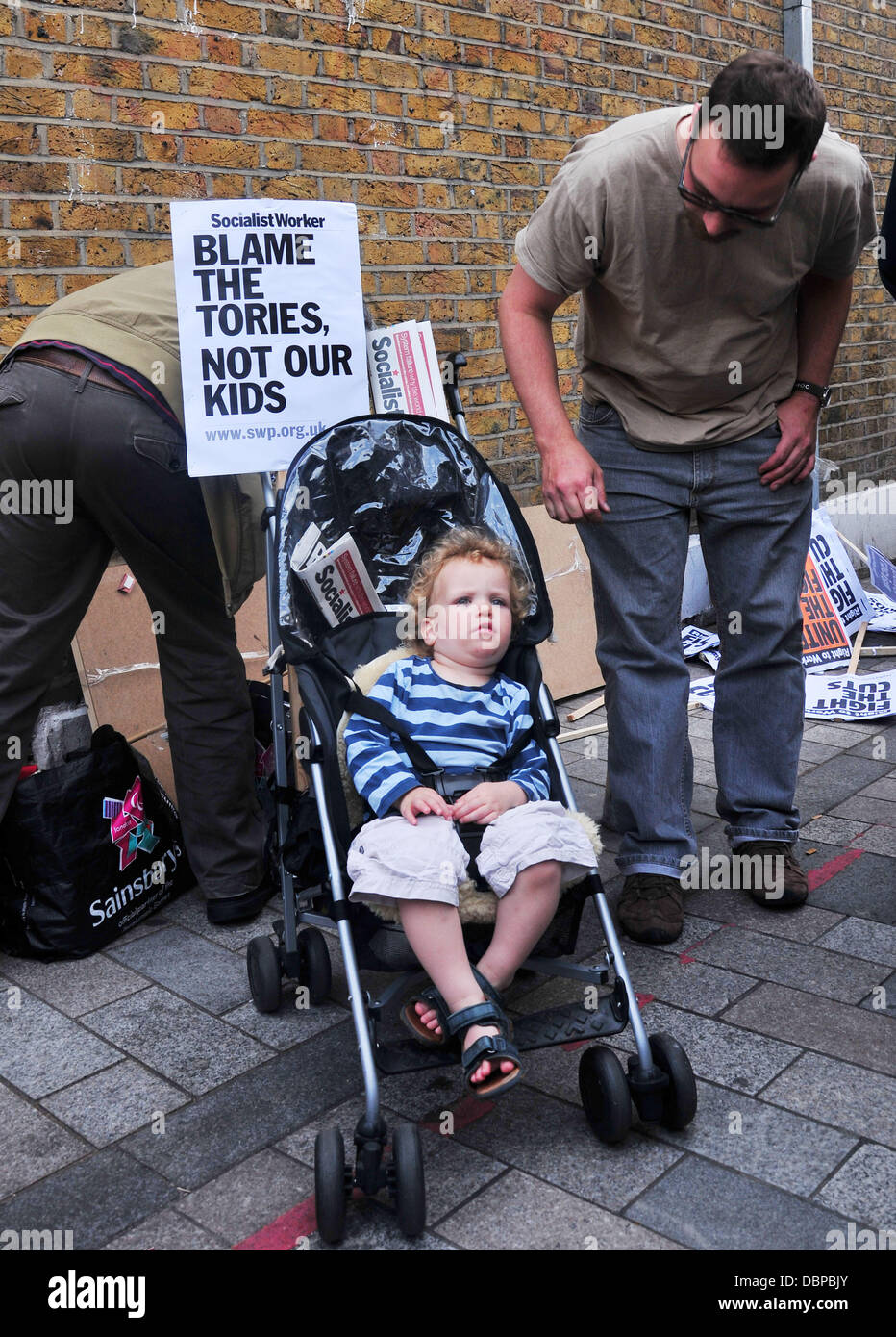 Atmosphere North London Unity Assembly Demonstration 'Give Our Kids a ...