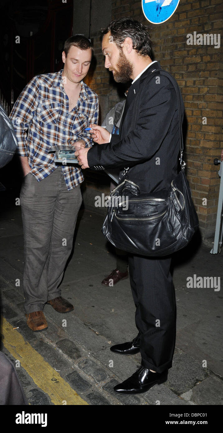 Jude law beard hi-res stock photography and images - Alamy