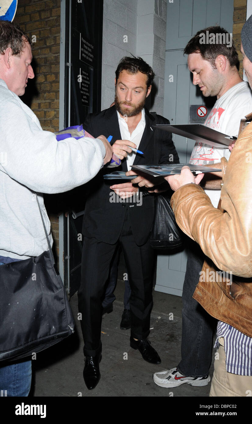 Jude law beard hi-res stock photography and images - Alamy