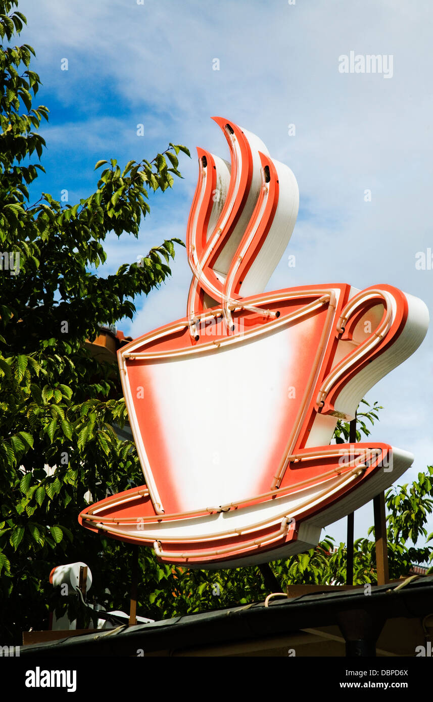 Tree top restaurant hi-res stock photography and images - Alamy