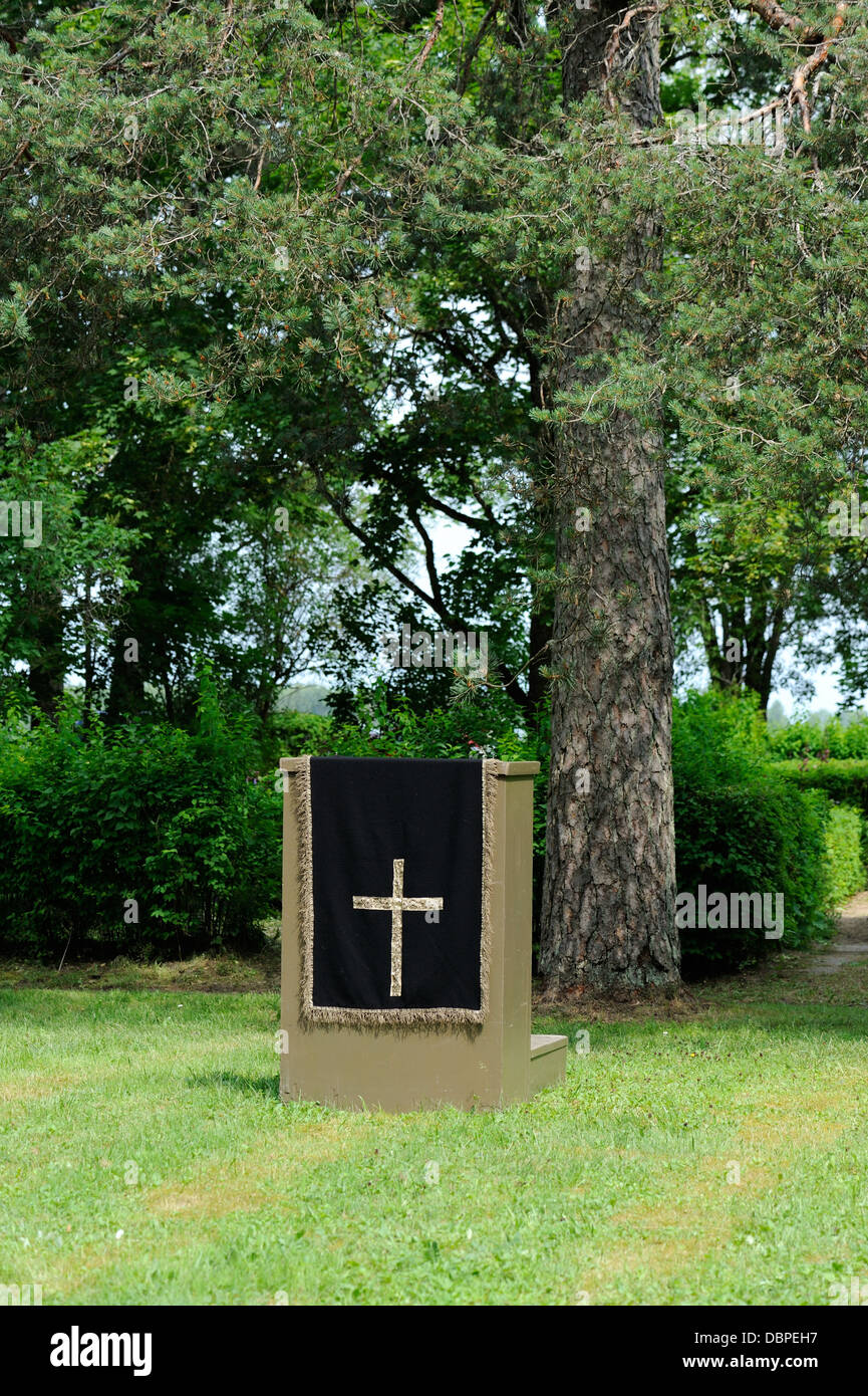 Ceremony at cemetery hi-res stock photography and images - Alamy