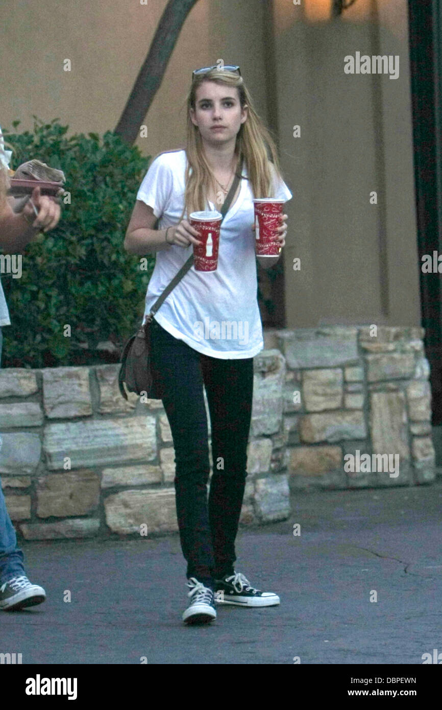 Emma Roberts Y Chord Overstreet Fighting