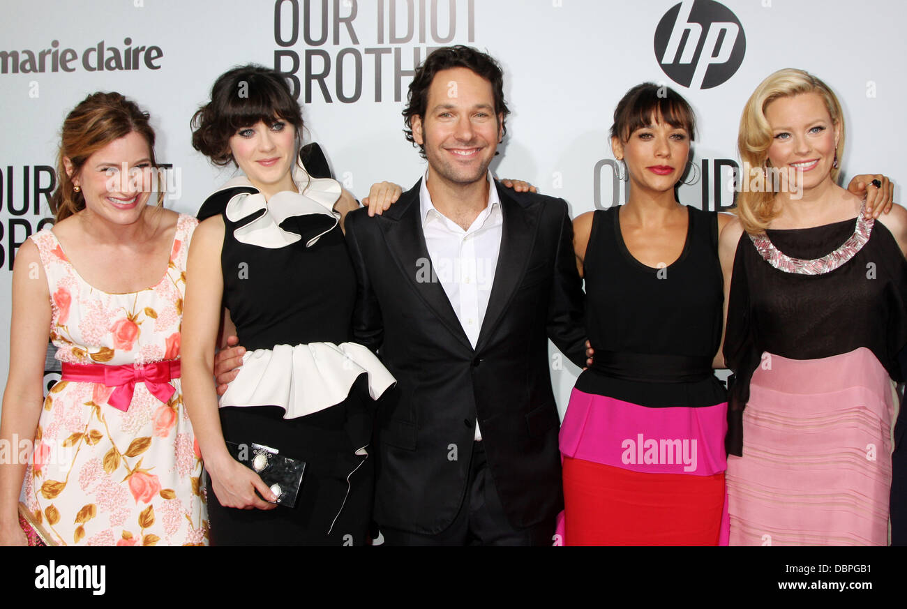 Kathryn Hahn, Zooey Deschanel, Paul Rudd, Rashida Jones, and Elizabeth ...