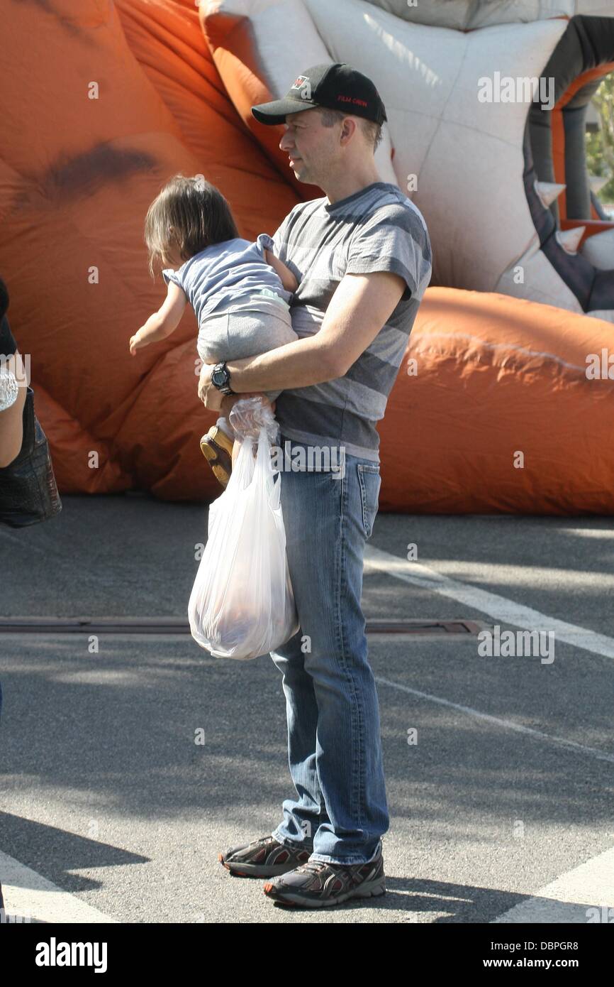 Jon Cryer and Lisa Joyner Spend a family day out at a farmers market ...