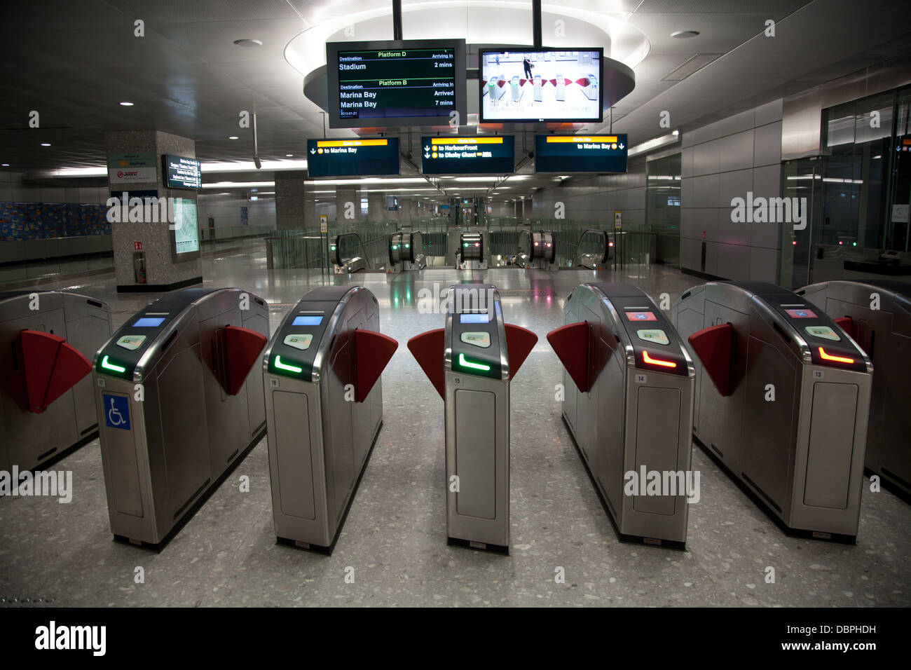 Bayfront mrt station hi-res stock photography and images - Alamy