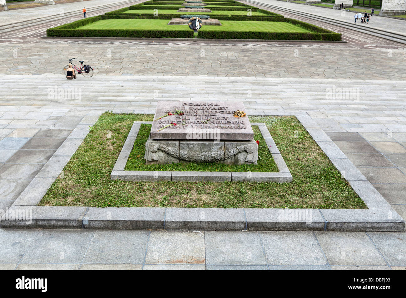 Inscription - Do not forget the heroes - Soviet War memorial for 5000 ...