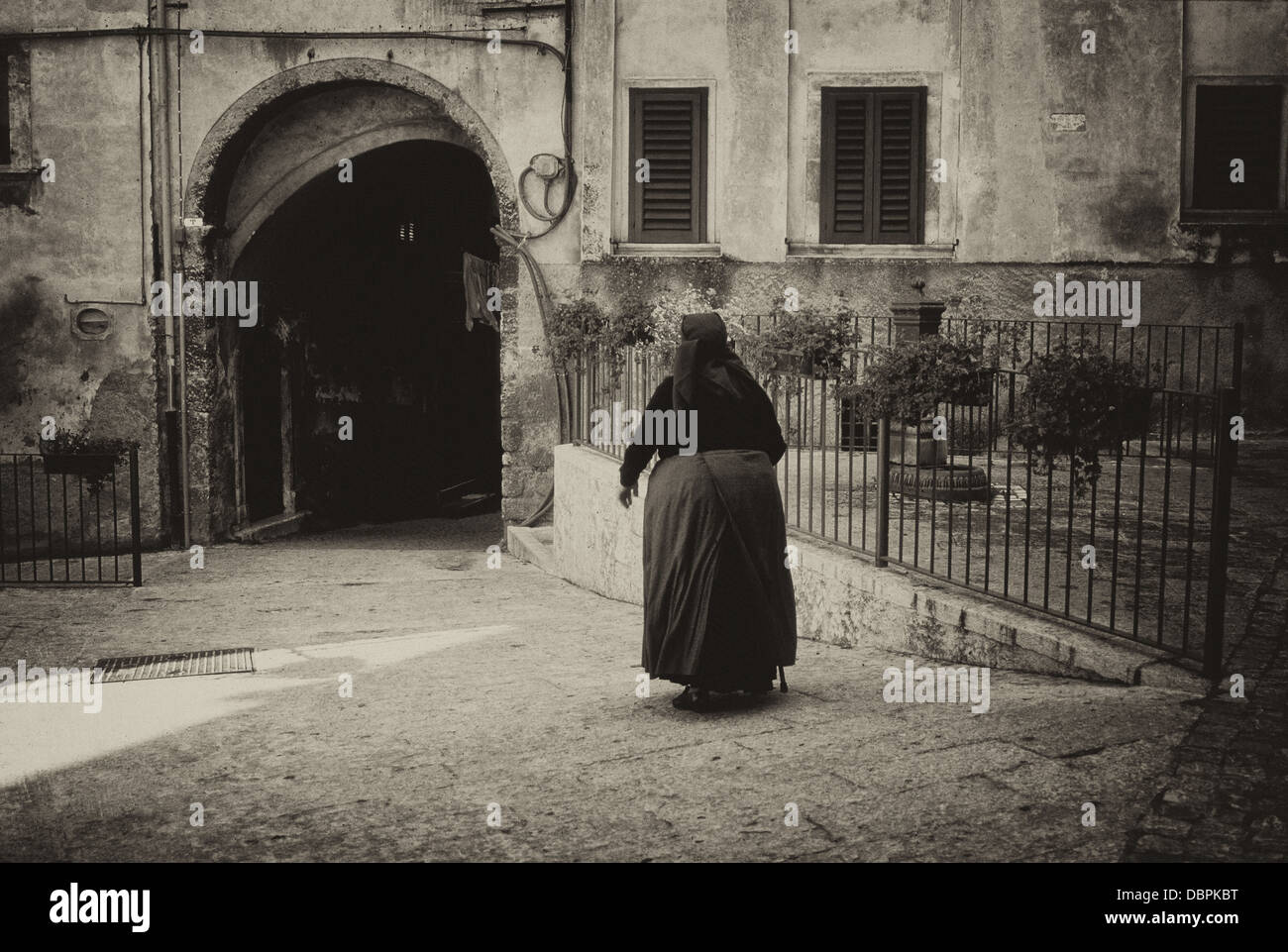 Traditional costume abruzzo hi-res stock photography and images - Alamy