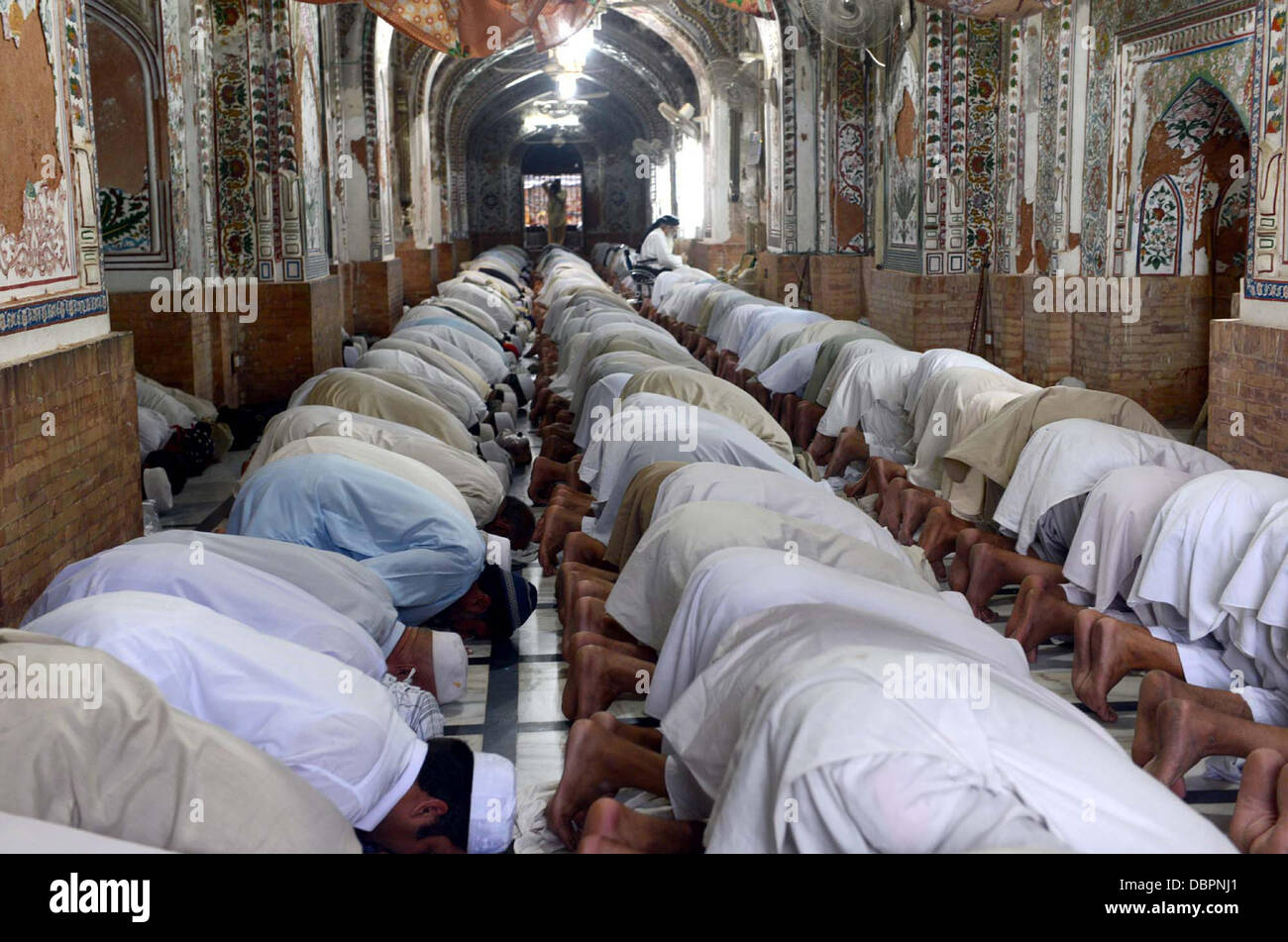 Muslims offer Jum’a prayer on the last Friday of Ramzan-ul-Mubarak at ...
