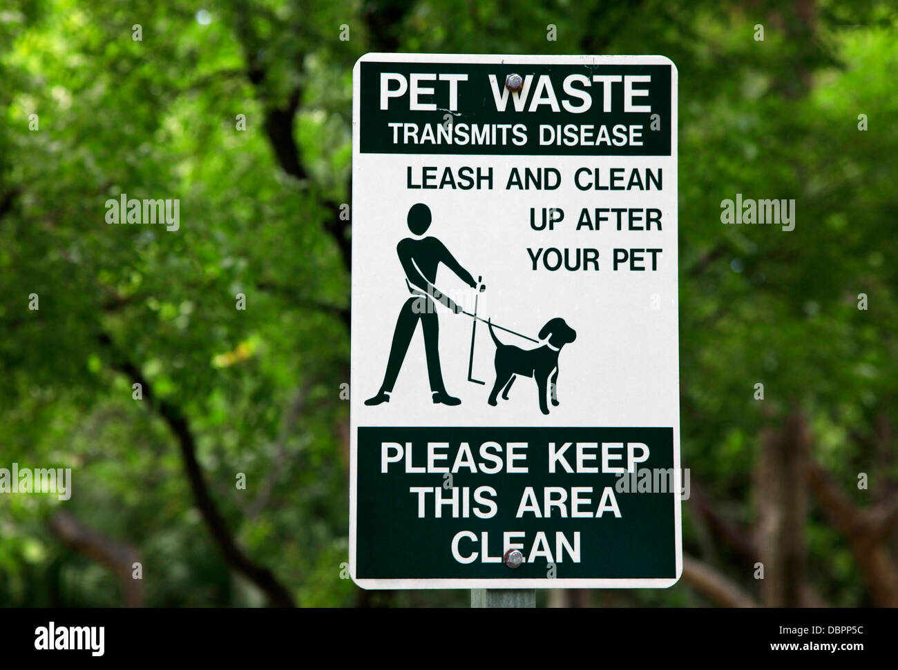 Pet waste sign at the park in Miami Stock Photo - Alamy