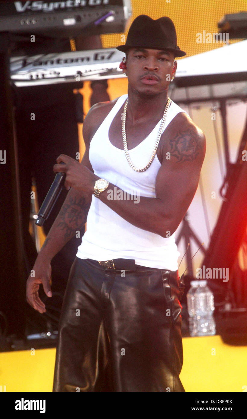 New York, New York, USA. 2nd Aug, 2013. Singer NE-YO performs a free ...