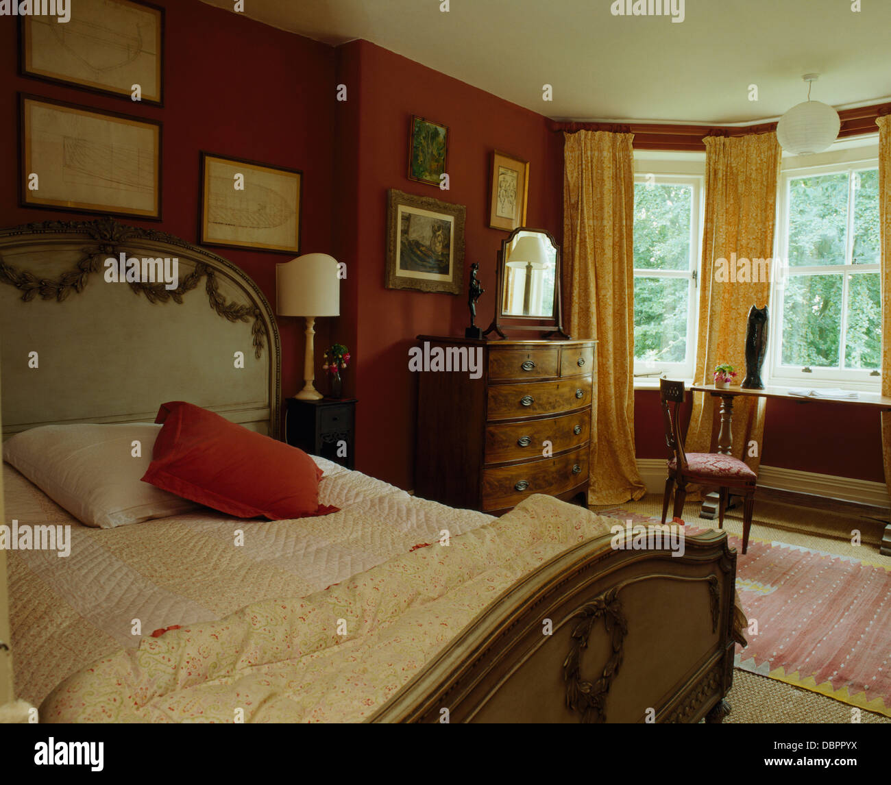 Eiderdown quilt hi-res stock photography and images - Alamy