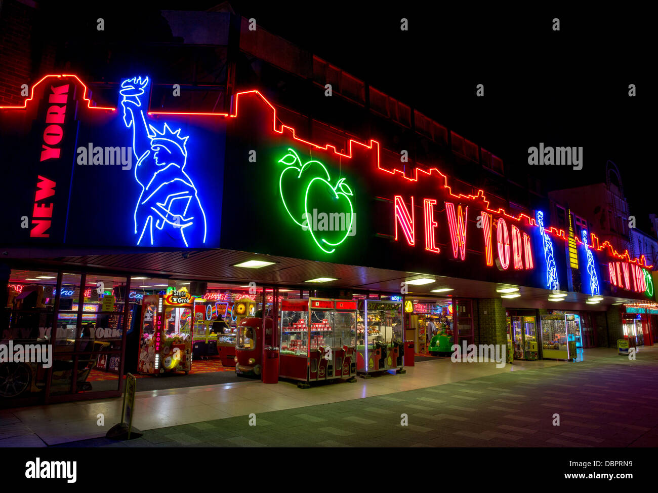 Amusement Arcade Neon Sign High Resolution Stock Photography and Images ...