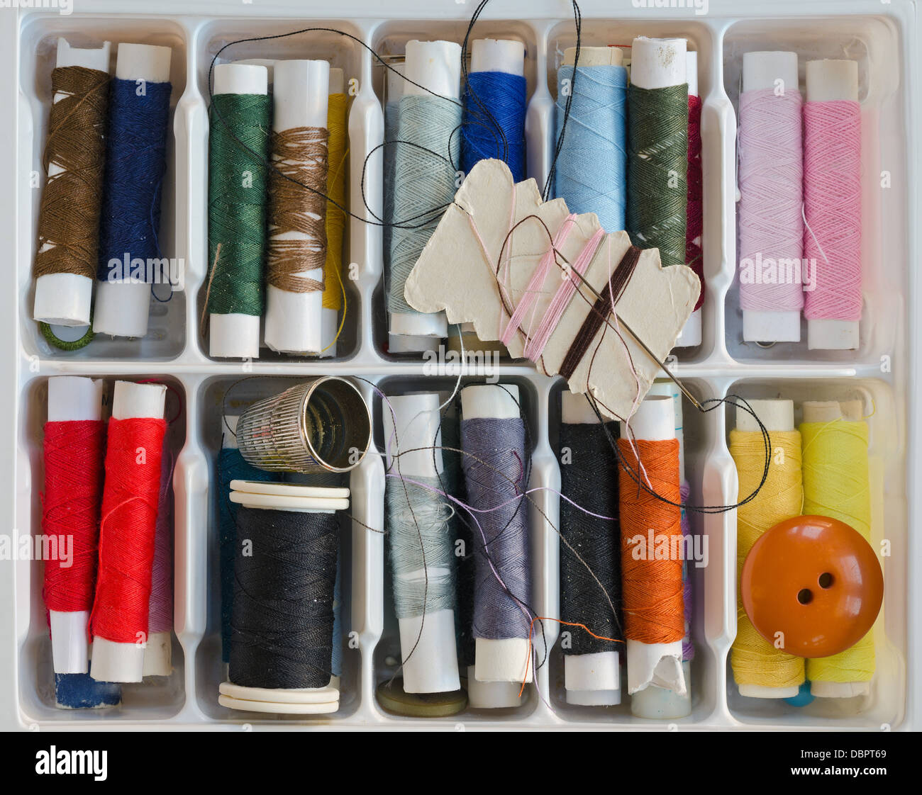 Needle and button hi-res stock photography and images - Alamy