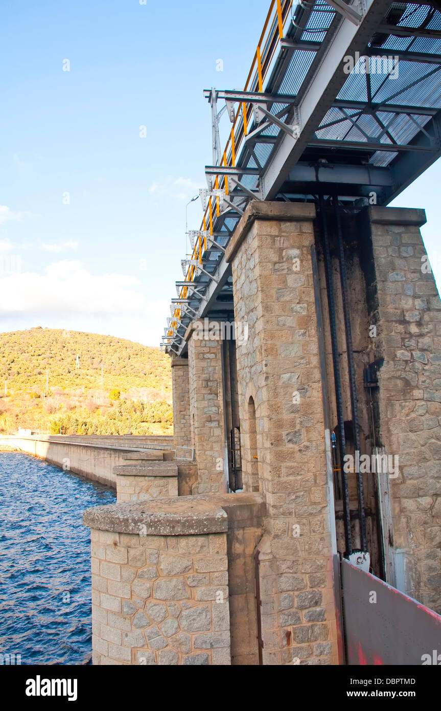 Blue rock dam hi-res stock photography and images - Alamy