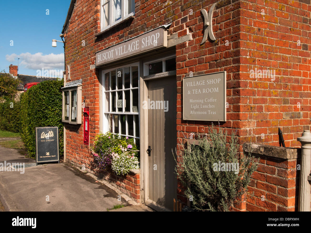 Buscot shop hi-res stock photography and images - Alamy