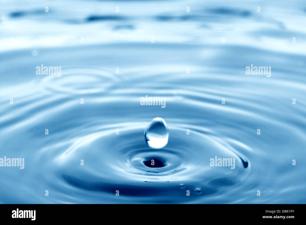 water wet speed splash macro close up Stock Photo - Alamy