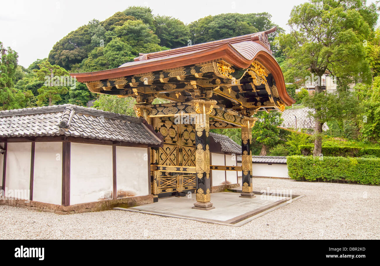 Japanese temple gate hi-res stock photography and images - Alamy
