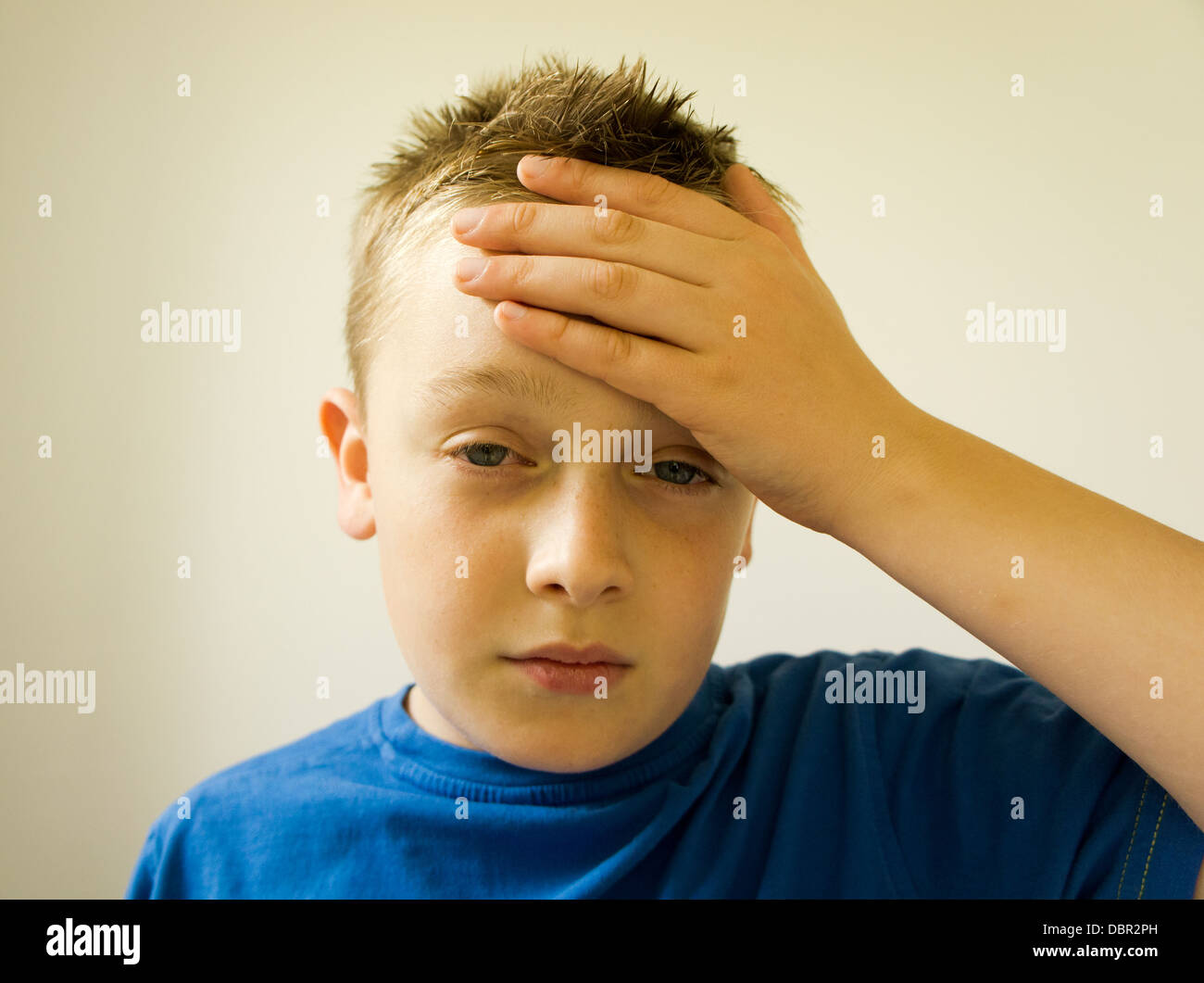 Boy hand hurt hi-res stock photography and images - Alamy