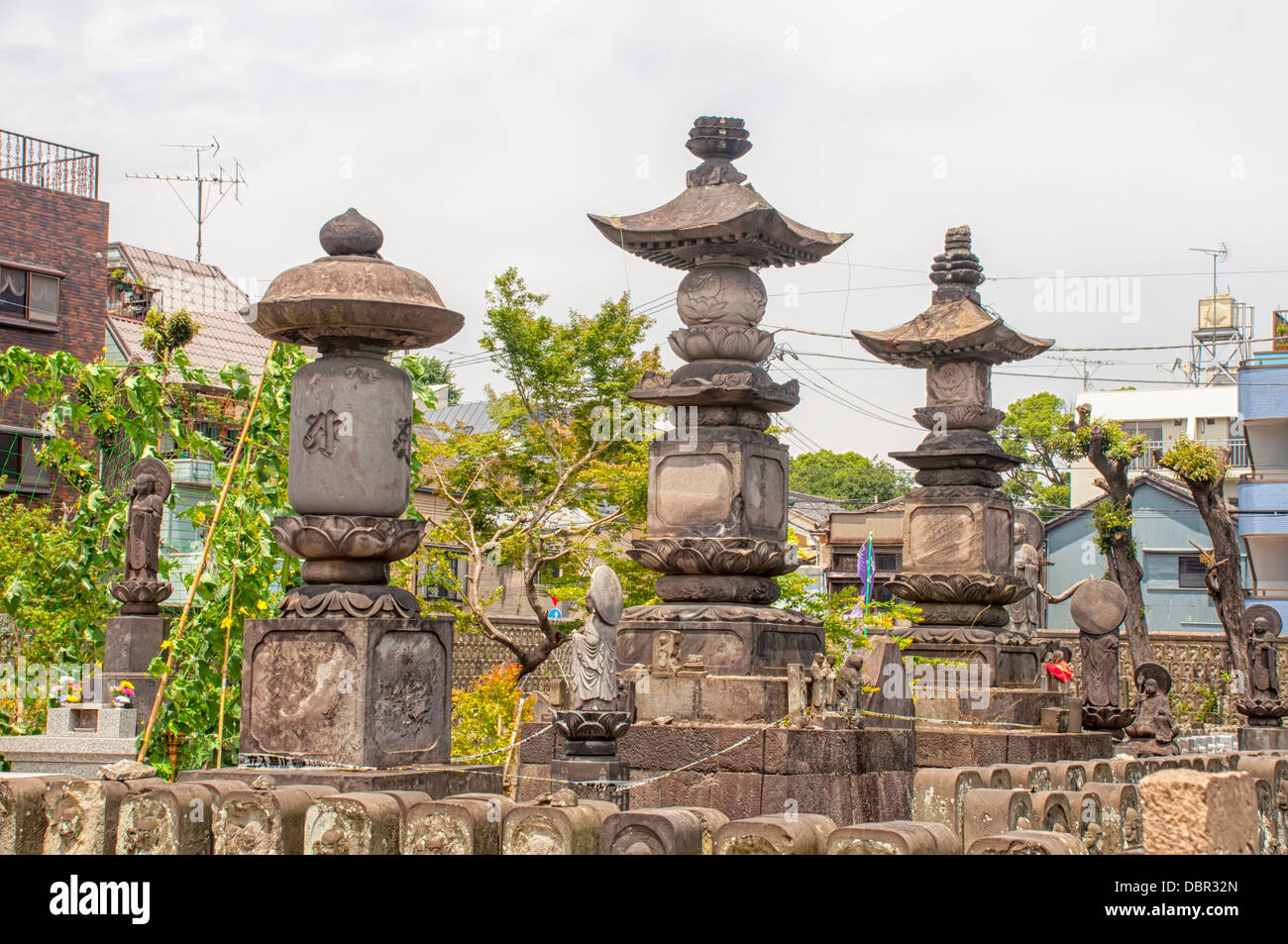 Typical Structure of a Japanese cemetery Stock Photo - Alamy