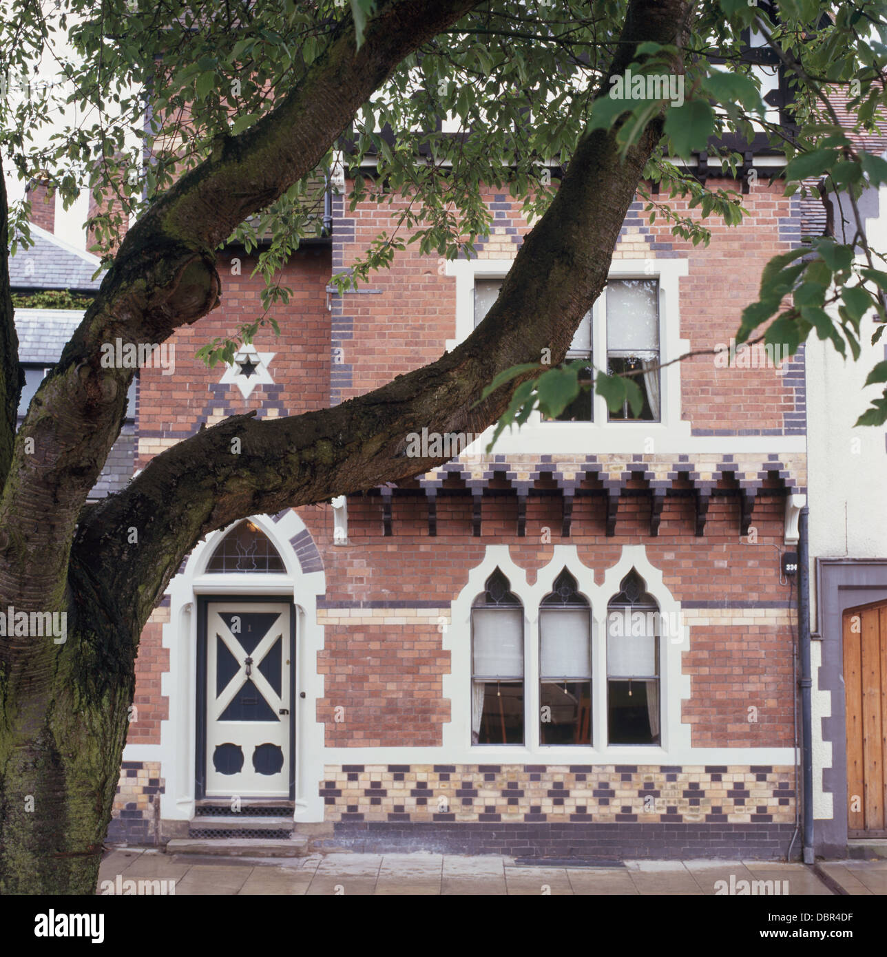 Gothic cottage windows hi-res stock photography and images - Alamy