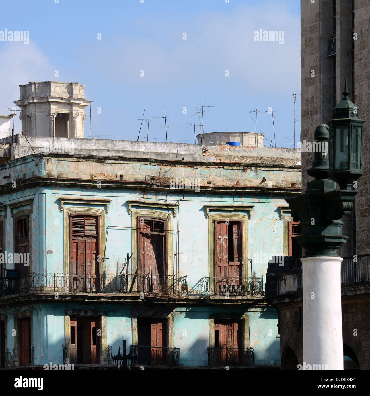 Havana windows hi-res stock photography and images - Alamy