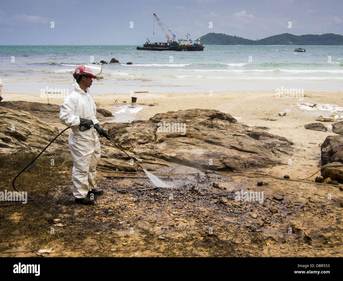 Oil poured in water hi-res stock photography and images - Alamy