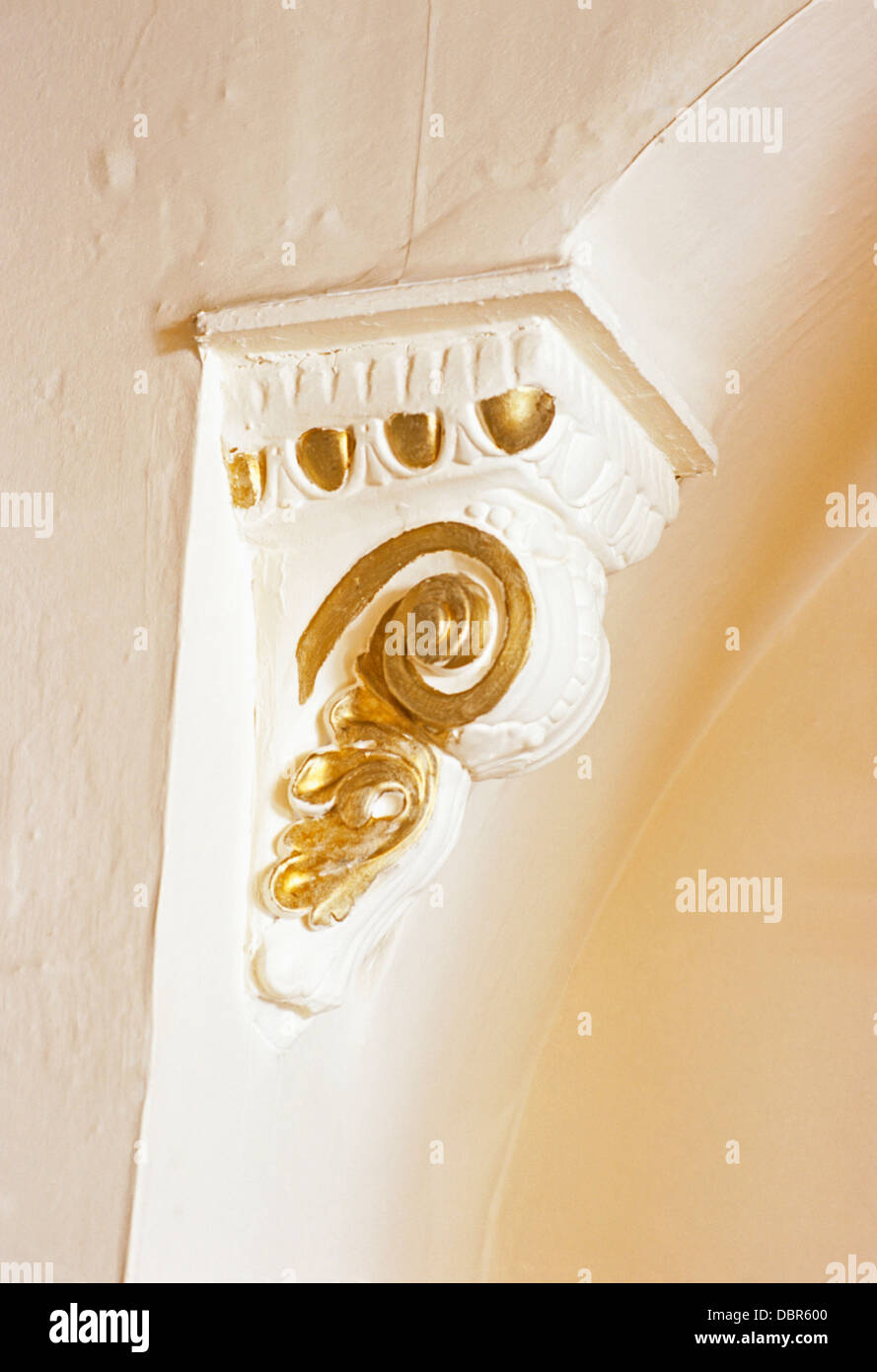 Gold cornices hi-res stock photography and images - Alamy