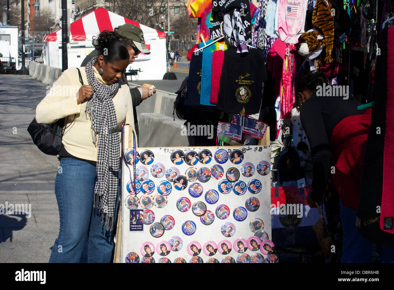 Souvenir stand hi-res stock photography and images - Alamy